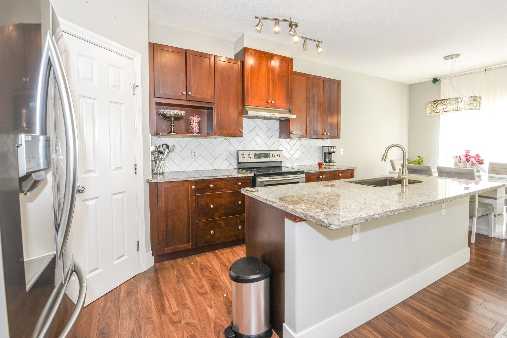 197 Royal Crest View Nw, For Sale in Calgary - Zoocasa