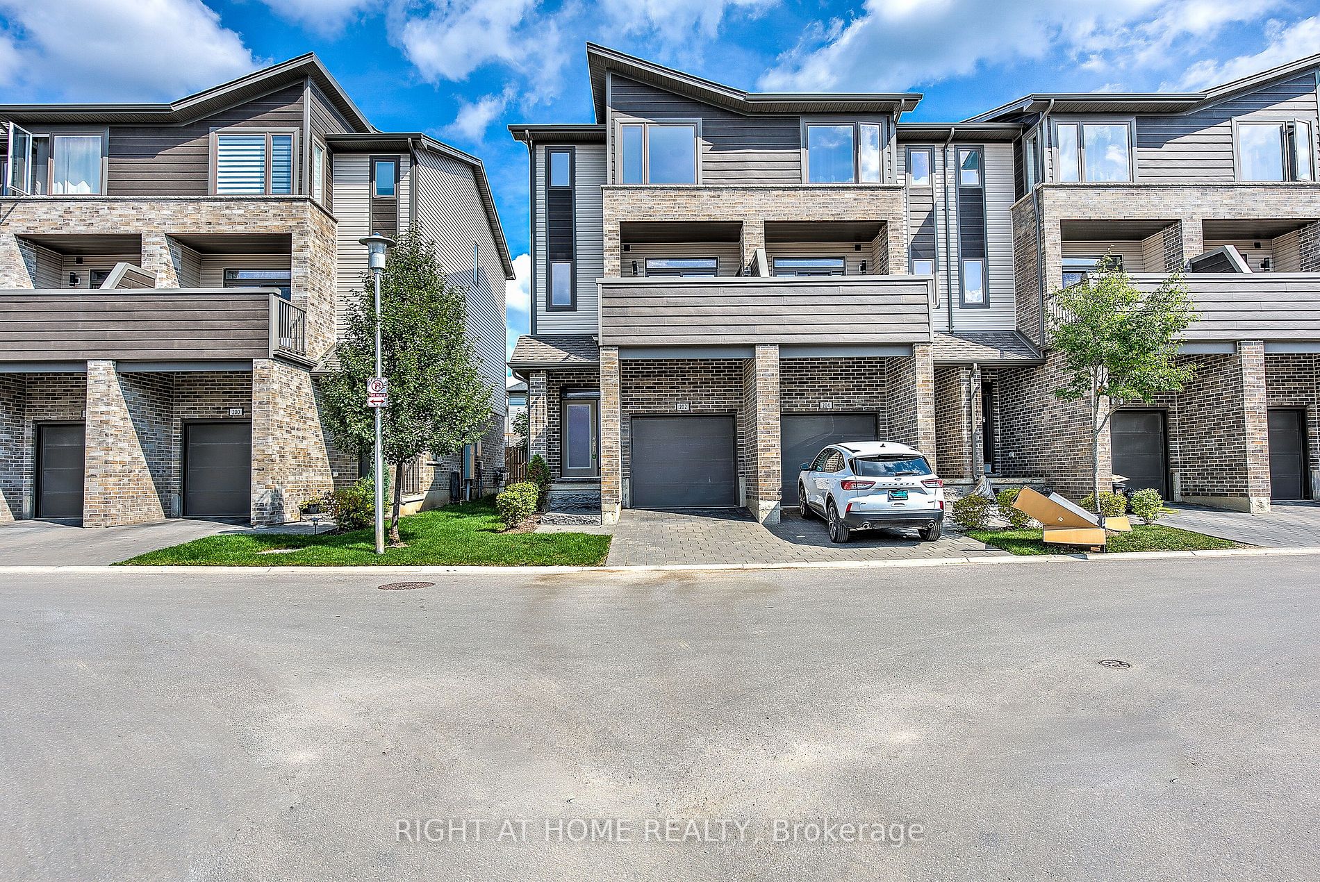 202 - 1960 Dalmagarry Rd, For Sale in London - Zoocasa